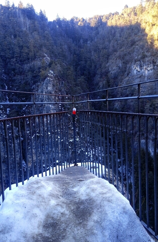 Il sentiero di San Romedio scavato nella roccia e il Santuario - Pasion ...